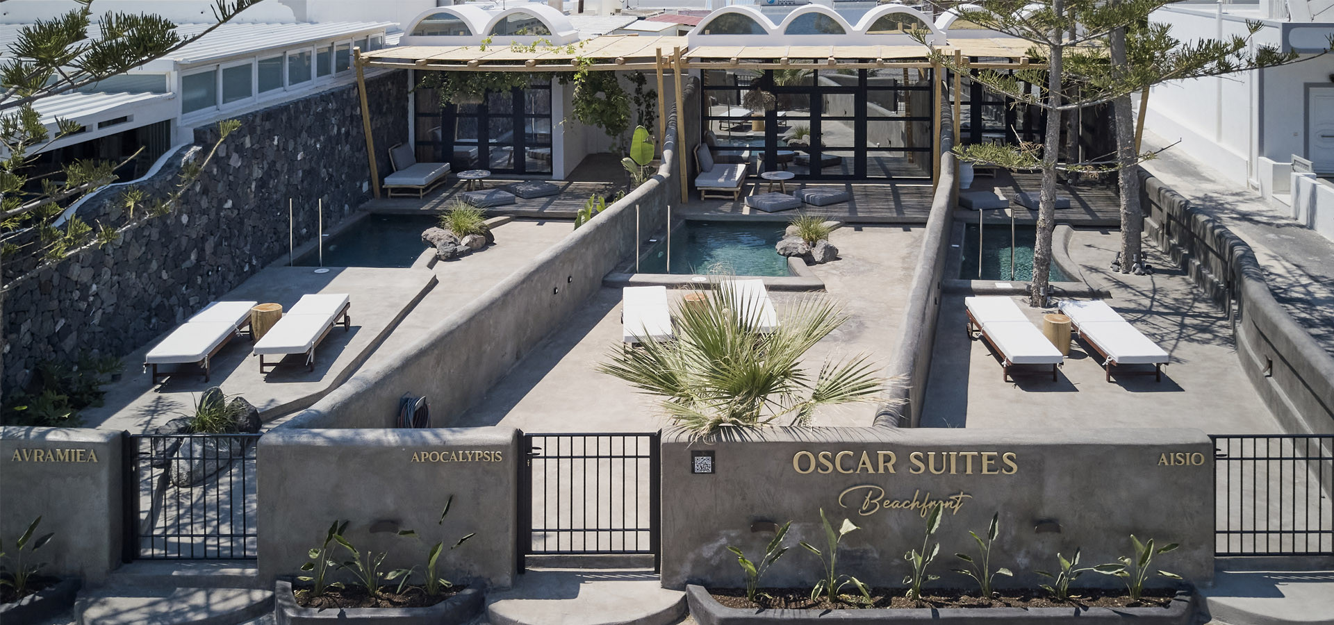 Oscar Beachfront Suites | Luxury Suites in Santorini